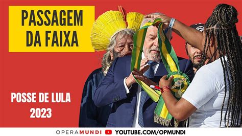Passagem de faixa na cerimônia de posse do presidente Luiz Inácio Lula