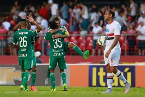 Palmeiras arranca empate o São Paulo graças a erro de Rogério Ceni