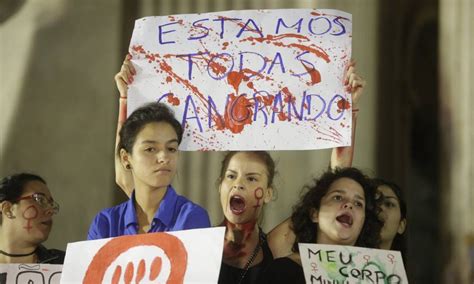Centenas De Mulheres Fazem Protesto No Centro Do Rio Contra O Estupro