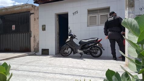Homem atira contra ex companheira mata amiga dela e comete suicídio em