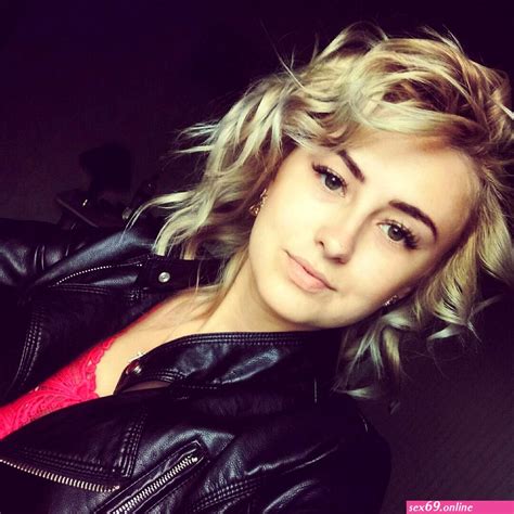 Tabby Ridiman Sexy Photos