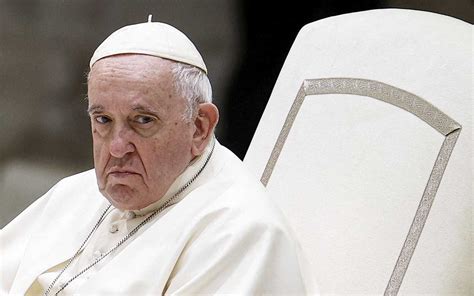 La salud del papa Francisco mejora progresivamente y continúa