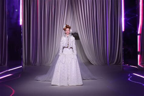 Marina Ruy Barbosa Arrasa Ao Desfilar Vestida De Noiva Na Semana De