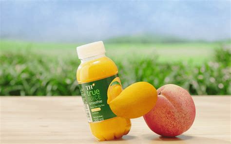 Nước trái cây TH True Juice mới ra mắt được nhiều bạn trẻ và chuyên gia