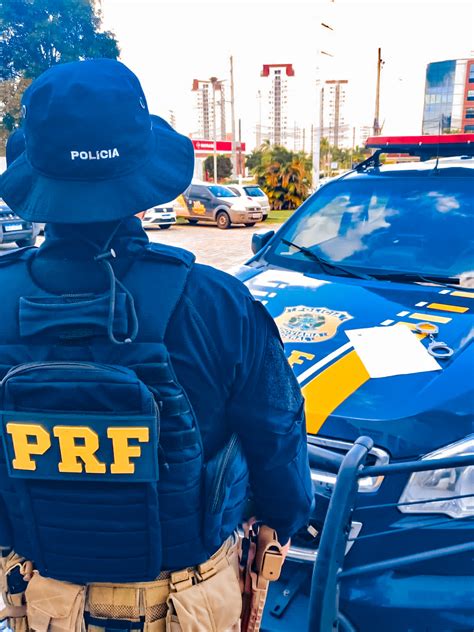Equipe da PRF AM cumpre mandado de prisão por roubo na BR 319 Polícia