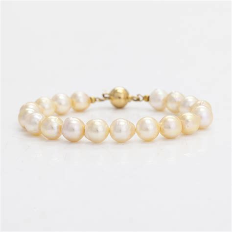 Pärlcollier och armband odlade pärlor lås 18K guld Bukowskis