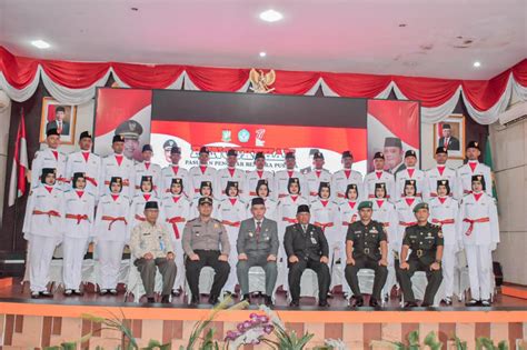 Pj Bupati Kampar Dr H Kamsol MM Kukuhkan Paskibraka Kampar Tahun 2022