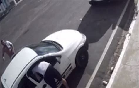 Vídeo mostra momento em que empresário é morto a facadas dentro de