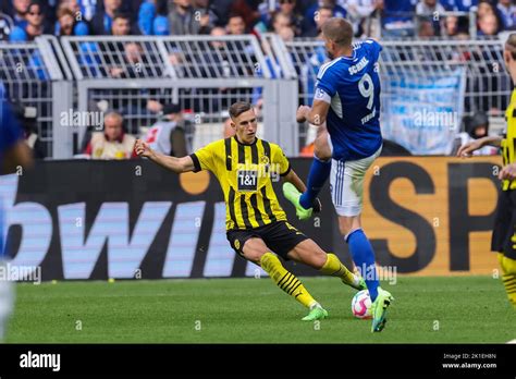 DORTMUND DEUTSCHLAND 17 SEPTEMBER Nico Schlotterbeck Von Borussia