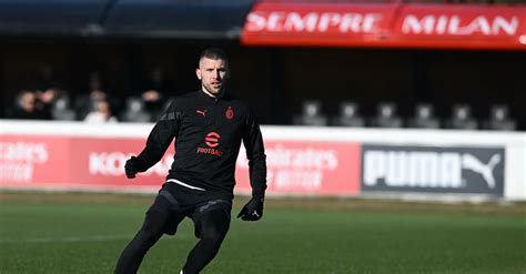 Allenamento Milan Lavoro Atletico E Fase Tattica Vista Del Torino