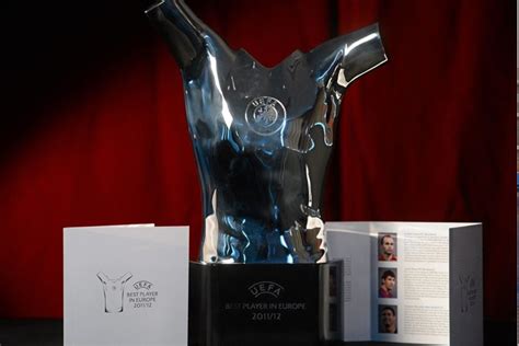 Trophée meilleur joueur de lannée LUEFA dévoile les nominés Plume