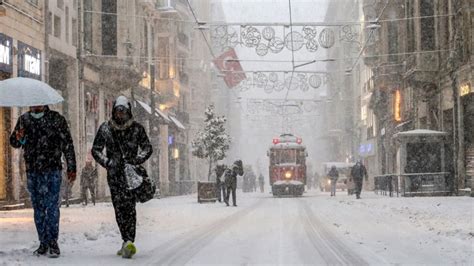 Meteoroloji uzmanı tarih verdi İstanbul a kar geliyor