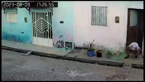 V Deo Homem Filmado Rompendo Tornozeleira Eletr Nica No Mesmo Dia Em