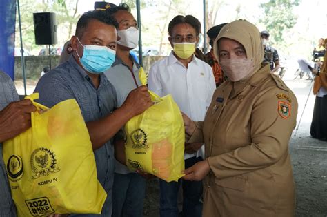 Ratusan Nelayan Terima Bantuan Paket Sembako