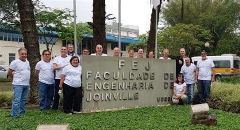 Notícia Egressos da década de 80 visitam campus da Udesc Joinville