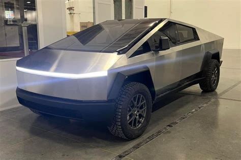 Tesla Cybertruck 2023 Le pick up électrique de série dévoilé