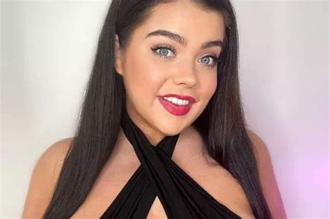 OnlyFans Model With One H Cup Boob And Another HALF The Size Turned