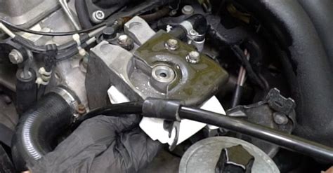Wie MERCEDES BENZ VARIO Kipper Kraftstofffilter wechseln Schritt für