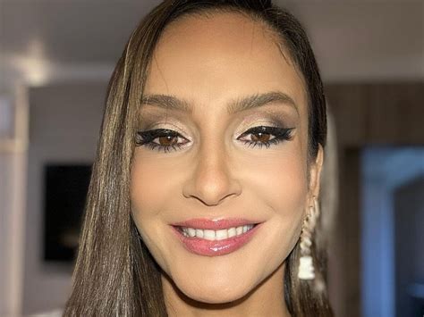 Claudia Leitte Surge Nua Em Capa De Novo EP Realverso