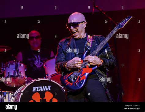 Naples Italie 26 04 2023 Joe Satriani au théâtre Augusteo de Naples