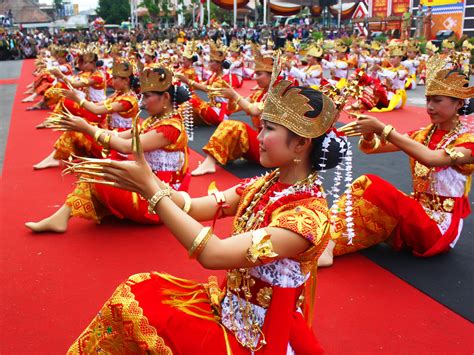 Tari Sigeh Pengunten Tradisi Penyambutan Tamu Agung Ala Lampung