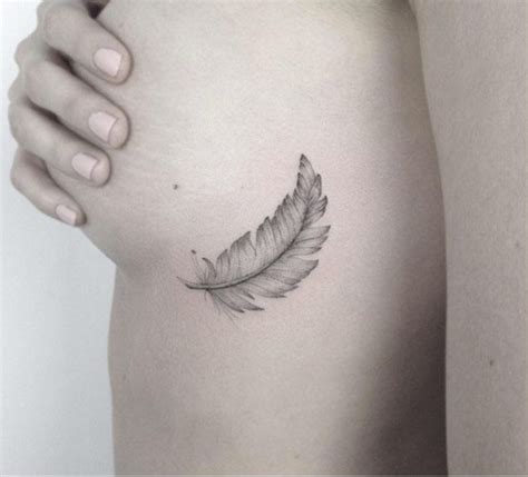 30 Fabulous Feather Tattoos For Only The Most Discerning Of Eyes