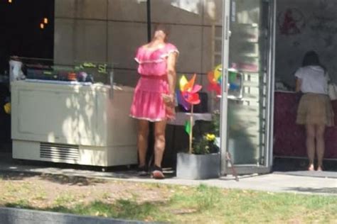 Świętokrzyskie Łysy mężczyzna w różowej sukience ukradł cztery