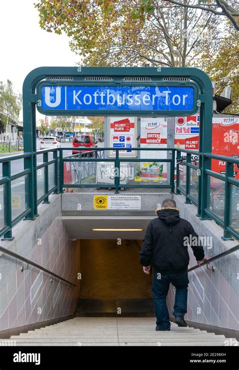 Eingang U Bahnhof Kottbusser Tor Kreuzberg Berlin Deutschland
