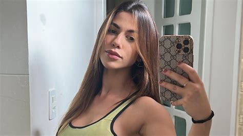 Ex BBB Larissa Tomásia é escolhida nova musa do Império Serrano para