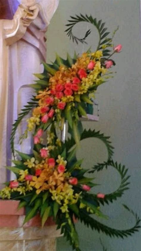 Pin By Tilly Matilda On Wreaths Arrangements Tropical Flower