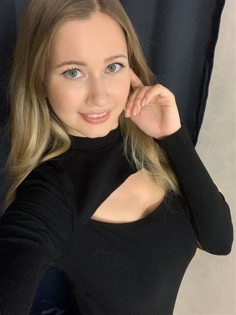 TW Pornstars Stella Cardo Twitter Let s have 70 𝙍𝙏𝙨 𝙖𝙣𝙙 400
