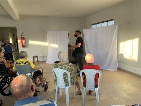 Idosos do Lar da Cidinha em Cabo Frio têm tarde cultural Prefeitura