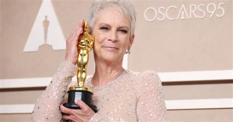 Óscar 2023 Jamie Lee Curtis le da pronombres neutros a su Premio de la