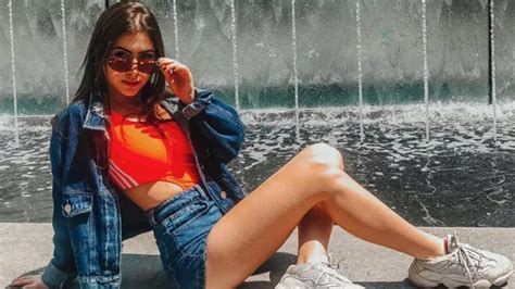 Jade Picon posa para nova campanha e arrasa modelito de verão