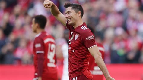 Piłka nożna Bundesliga 2021 22 Bayern Monachium TSG Hoffenheim gol