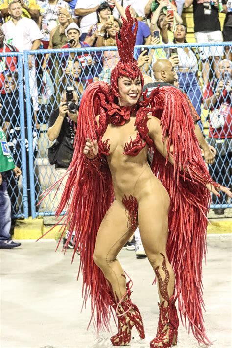 Foto Paolla Oliveira Desfilou Representando Uma Pombagira Purepeople