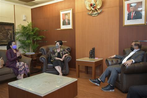 Sekretariat Kabinet Republik Indonesia Sekretaris Kabinet Menerima