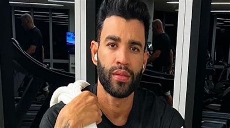 Andressa posa filhos na mansão e Gusttavo Lima se declara