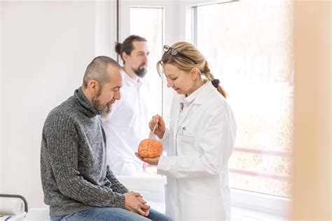 Anevrismul cerebral Cauze simptome tratament și recuperare