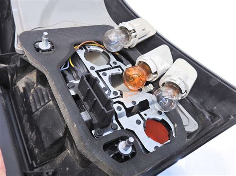 LAMPA LEWA TYLNA TYŁ SAAB 9 3 II LIFT KOMBI Shrot pl
