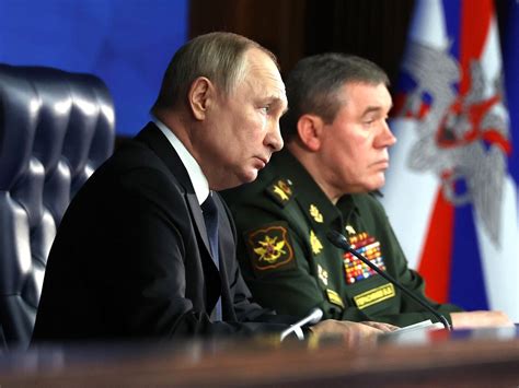 Władimir Putin opuścił Kreml Niezapowiedziana wizyta przy ukraińskiej