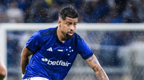 João Marcelo fica no Cruzeiro Diretor de futebol comenta situação do