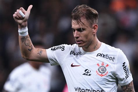 Corinthians pode perder Róger Guedes para rival da Série A Entrou