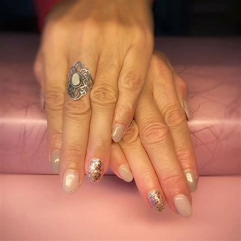 Prothésiste ongulaire VERNIS SEMI PERMANENT