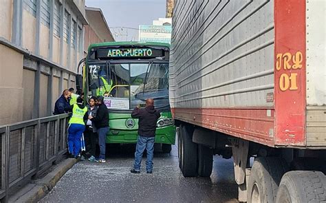 Choque entre camión de pasajeros y tráiler en GAM deja lesionados