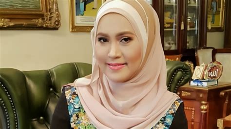 LIVE GAK PERLU PRIA TAMPAN MAPAN YANG PENTING SETIA DAN JUJUR JANDA