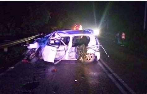 Dua Lelaki Maut Tercampak Keluar Selepas Berlanggar Dengan Hilux