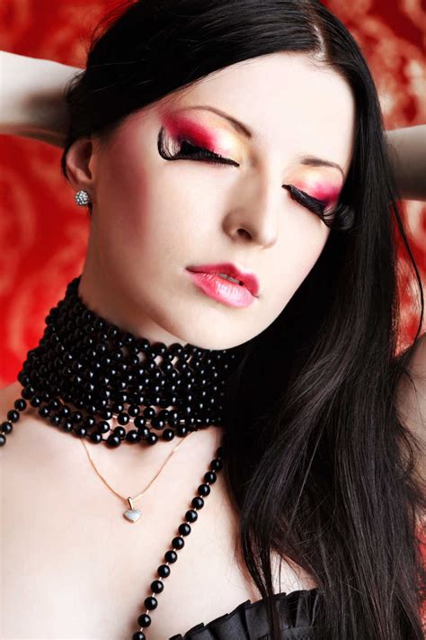 有美丽眼妆的黑发美女肖像图片 有美丽眼妆的黑发美女素材 高清图片 摄影照片 寻图免费打包下载