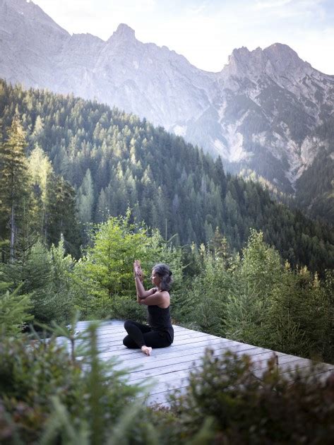 FaszienYoga für Schulter Nacken Bereich LuNa Schmidt Yoga Guide