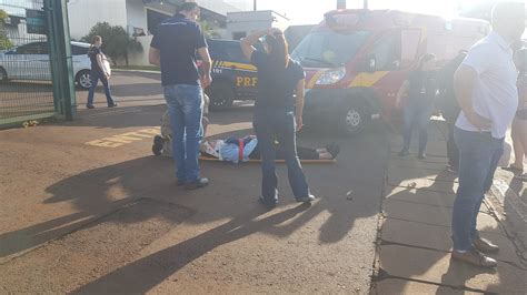 Motociclistas ficam feridos em acidente de trânsito no Trevo da Portal